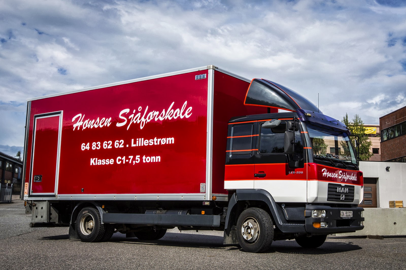 Førerkort for klasse C1 Lett Lastebil | Hønsen Sjåførskole